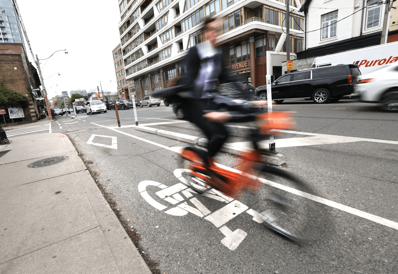 Toronto Narrows Car Lanes to Install Bike Lanes and Circumvent Ontario ...